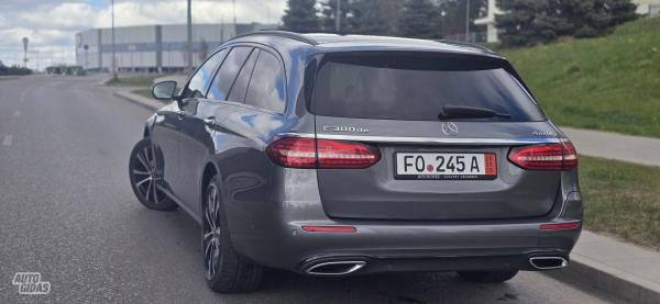 Grey Mercedes-Benz E 300 2022 in Vilnius, with an engine capacity of 2.00 L and mileage of 162 thousand km for 35555 €, photo 6 on AUTOMOTO.COM.LV