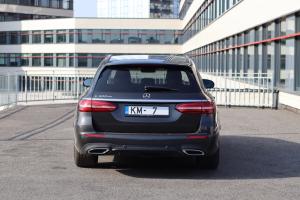 Pelēks Mercedes-Benz E 300 2022 Rīga, ar dzinēja tilpumu 2.00 L un nobraukumu 61 tūkst. km par 36980 €, foto 3 vietnē AUTOMOTO.COM.LV