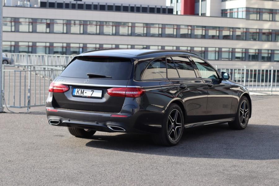 Pelēks Mercedes-Benz E 300 2022 Rīga, ar dzinēja tilpumu 2.00 L un nobraukumu 61 tūkst. km par 36980 €, foto 4 vietnē AUTOMOTO.COM.LV
