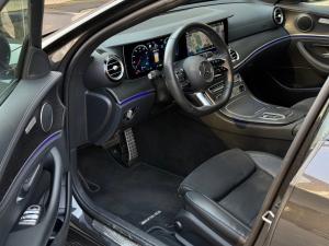 Pelēks Mercedes-Benz E 300 2022 Rīga, ar dzinēja tilpumu 2.00 L un nobraukumu 61 tūkst. km par 36980 €, foto 6 vietnē AUTOMOTO.COM.LV