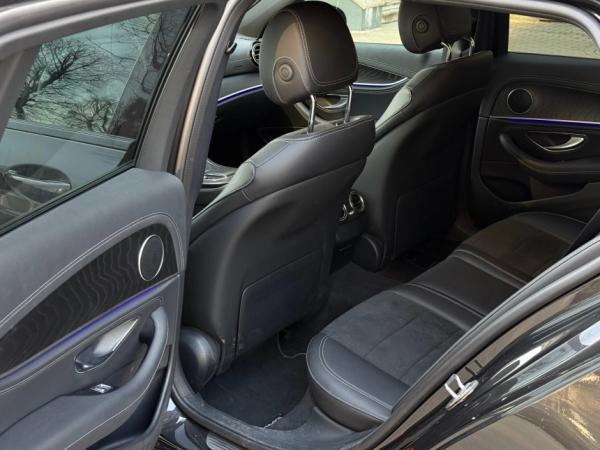 Grey Mercedes-Benz E 300 2022 in Riga, with an engine capacity of 2.00 L and mileage of 61 thousand km for 36980 €, photo 7 on AUTOMOTO.COM.LV