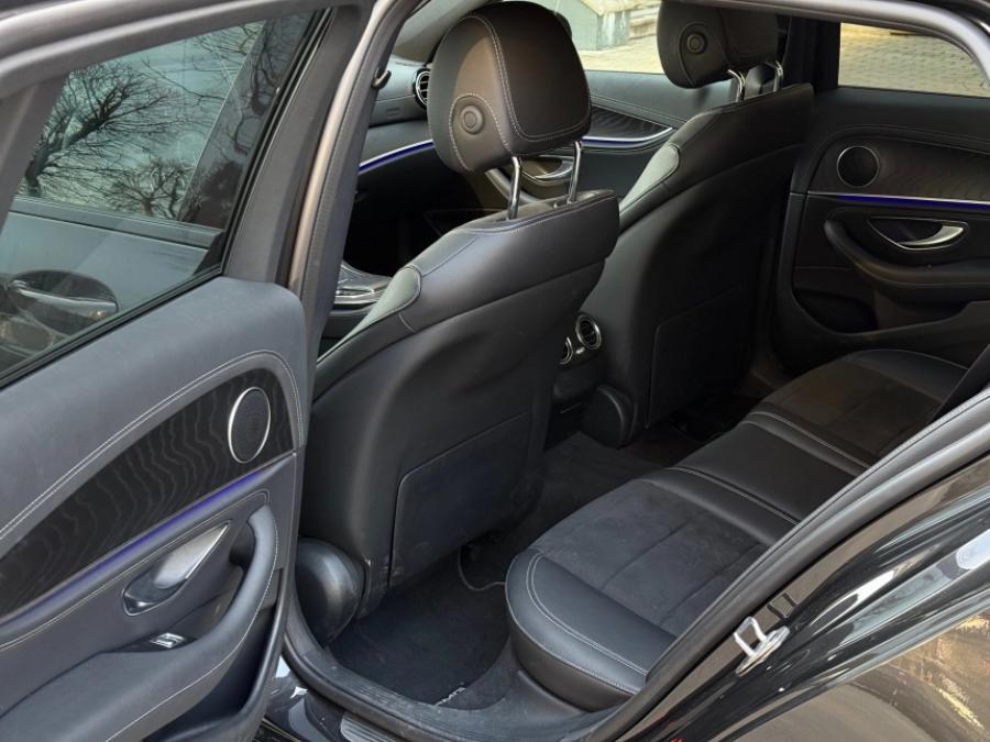 Pelēks Mercedes-Benz E 300 2022 Rīga, ar dzinēja tilpumu 2.00 L un nobraukumu 61 tūkst. km par 36980 €, foto 8 vietnē AUTOMOTO.COM.LV