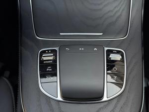 Pelēks Mercedes-Benz E 300 2022 Rīga, ar dzinēja tilpumu 2.00 L un nobraukumu 61 tūkst. km par 36980 €, foto 16 vietnē AUTOMOTO.COM.LV