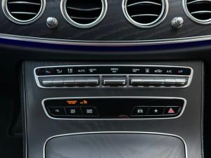 Pelēks Mercedes-Benz E 300 2022 Rīga, ar dzinēja tilpumu 2.00 L un nobraukumu 61 tūkst. km par 36980 €, foto 17 vietnē AUTOMOTO.COM.LV
