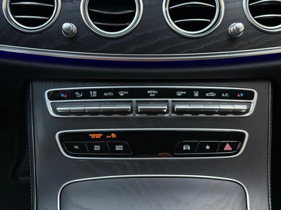 Pelēks Mercedes-Benz E 300 2022 Rīga, ar dzinēja tilpumu 2.00 L un nobraukumu 61 tūkst. km par 36980 €, foto 17 vietnē AUTOMOTO.COM.LV