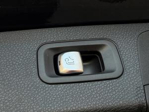 Pelēks Mercedes-Benz E 300 2022 Rīga, ar dzinēja tilpumu 2.00 L un nobraukumu 61 tūkst. km par 36980 €, foto 21 vietnē AUTOMOTO.COM.LV