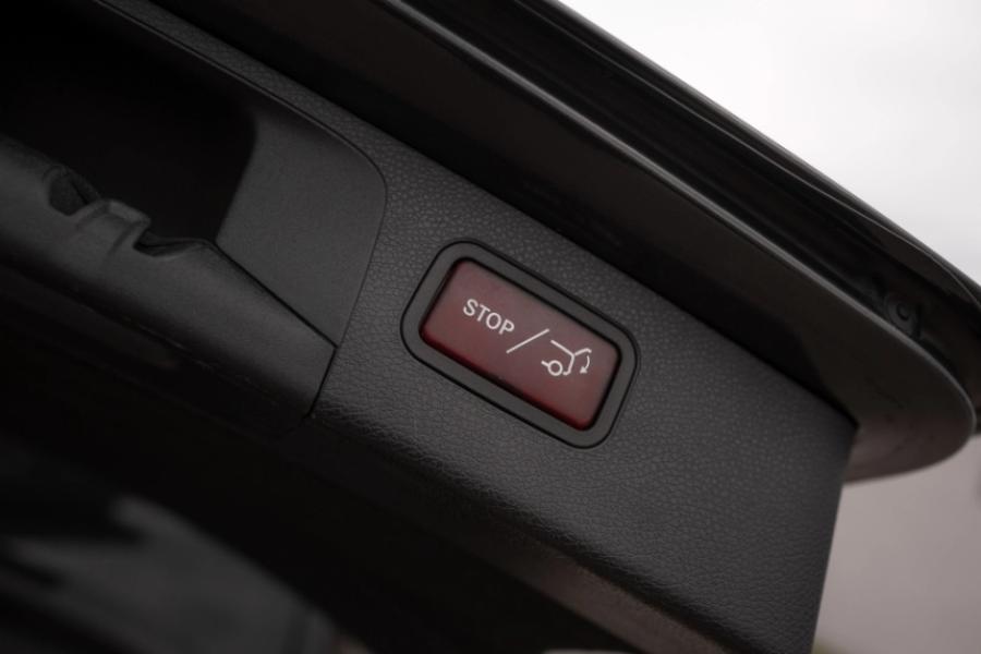 Pelēks Mercedes-Benz E 300 2022 Rīga, ar dzinēja tilpumu 2.00 L un nobraukumu 170 tūkst. km par 28450 €, foto 13 vietnē AUTOMOTO.COM.LV