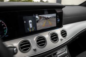 Pelēks Mercedes-Benz E 300 2022 Rīga, ar dzinēja tilpumu 2.00 L un nobraukumu 170 tūkst. km par 28450 €, foto 16 vietnē AUTOMOTO.COM.LV