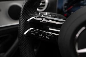 Pelēks Mercedes-Benz E 300 2022 Rīga, ar dzinēja tilpumu 2.00 L un nobraukumu 170 tūkst. km par 28450 €, foto 19 vietnē AUTOMOTO.COM.LV