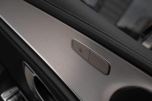 Pelēks Mercedes-Benz E 300 2022 Rīga, ar dzinēja tilpumu 2.00 L un nobraukumu 170 tūkst. km par 28450 €, foto 20 vietnē AUTOMOTO.COM.LV