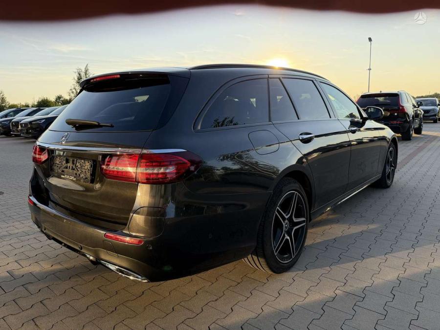 Pelēks Mercedes-Benz E 300 2022 Šauļi, ar dzinēja tilpumu 1.95 L un nobraukumu 180 tūkst. km par 28990 €, foto 10 vietnē AUTOMOTO.COM.LV
