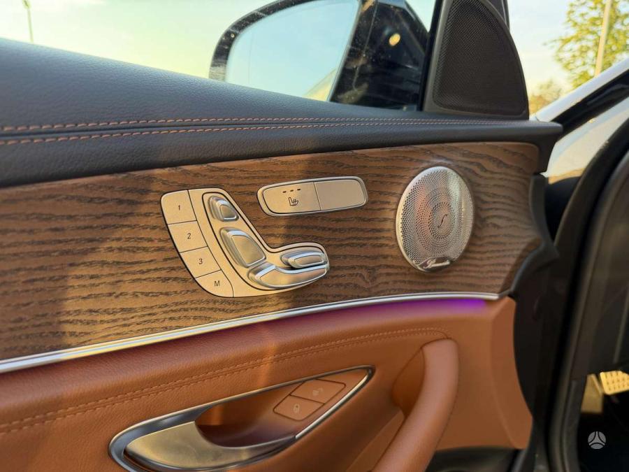 Pelēks Mercedes-Benz E 300 2022 Šauļi, ar dzinēja tilpumu 1.95 L un nobraukumu 180 tūkst. km par 28990 €, foto 15 vietnē AUTOMOTO.COM.LV