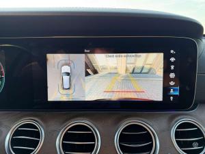 Pelēks Mercedes-Benz E 300 2022 Šauļi, ar dzinēja tilpumu 1.95 L un nobraukumu 180 tūkst. km par 28990 €, foto 30 vietnē AUTOMOTO.COM.LV