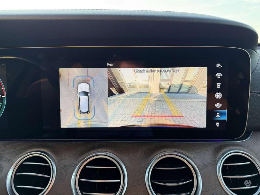 Pelēks Mercedes-Benz E 300 2022 Šauļi, ar dzinēja tilpumu 1.95 L un nobraukumu 180 tūkst. km par 28990 €, foto 30 vietnē AUTOMOTO.COM.LV