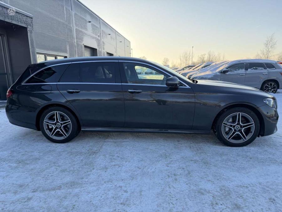 Pelēks Mercedes-Benz E 300 2023 Šauļi, ar dzinēja tilpumu 1.95 L un nobraukumu 174 tūkst. km par 29990 €, foto 3 vietnē AUTOMOTO.COM.LV