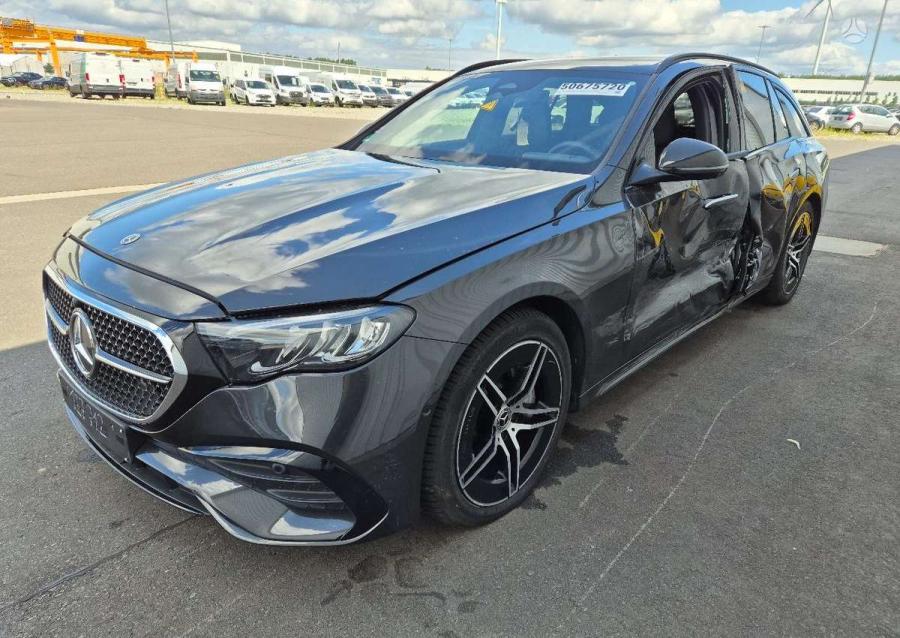 Grey Mercedes-Benz E 300 2024 in Klaipeda, with an engine capacity of 2.00 L and mileage of 18 thousand km for 27500 €, photo 4 on AUTOMOTO.COM.LV