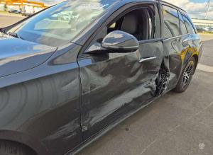 Grey Mercedes-Benz E 300 2024 in Klaipeda, with an engine capacity of 2.00 L and mileage of 18 thousand km for 27500 €, photo 12 on AUTOMOTO.COM.LV