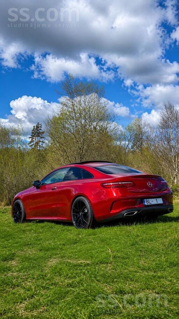 Red Mercedes-Benz E 300 2018 in Ogre, with an engine capacity of 2.00 L and mileage of 158 thousand km for 34900 €, photo 2 on AUTOMOTO.COM.LV