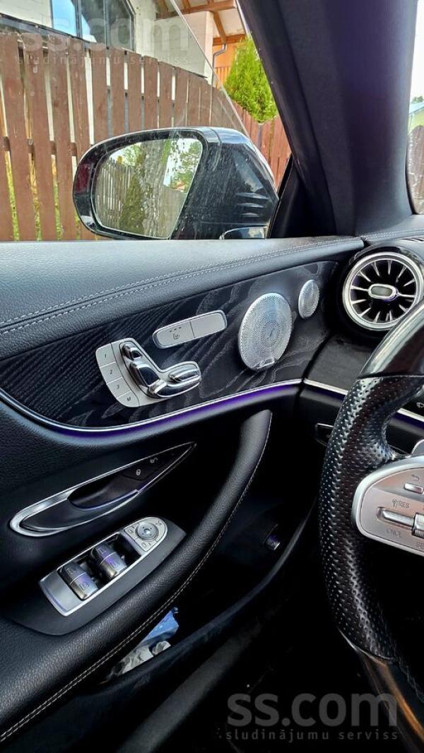 Red Mercedes-Benz E 300 2018 in Ogre, with an engine capacity of 2.00 L and mileage of 158 thousand km for 34900 €, photo 6 on AUTOMOTO.COM.LV