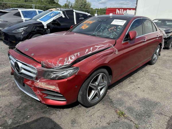 Red Mercedes-Benz E 300 2019 in Kaunas, with an engine capacity of 1.99 L and mileage of 90 thousand km for 10900 €, photo 1 on AUTOMOTO.COM.LV