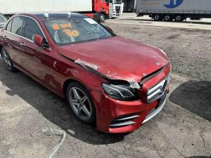 Красный Мерседес Е 300 2019 в Каунас, объемом двигателя 1.99 л и пробегом 90 тыс. км за 10900 €, фото 3 на AUTOMOTO.COM.LV