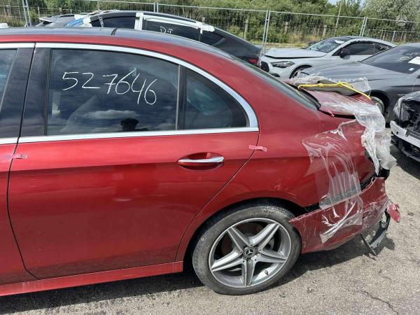 Red Mercedes-Benz E 300 2019 in Kaunas, with an engine capacity of 1.99 L and mileage of 90 thousand km for 10900 €, photo 7 on AUTOMOTO.COM.LV