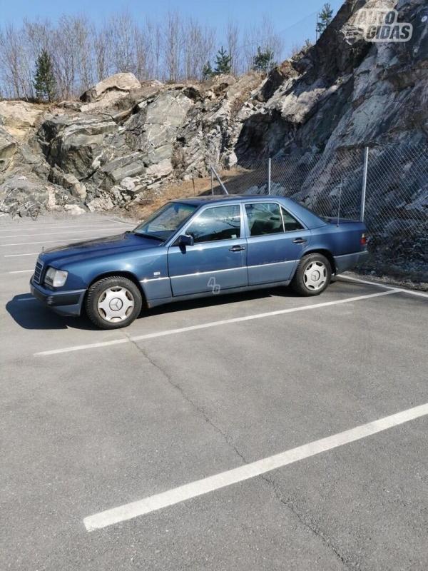 Mercedes-Benz E 300 1993 in Druskininkai, with an engine capacity of 3.00 L and mileage of 270 thousand km for 2700 €, photo 1 on AUTOMOTO.COM.LV