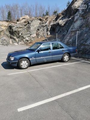 Mercedes-Benz E 300 1993 Druskininkai, ar dzinēja tilpumu 3.00 L un nobraukumu 270 tūkst. km par 2700 €, foto  vietnē AUTOMOTO.COM.LV