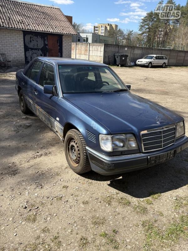 Mercedes-Benz E 300 1993 in Druskininkai, with an engine capacity of 3.00 L and mileage of 270 thousand km for 2700 €, photo 3 on AUTOMOTO.COM.LV