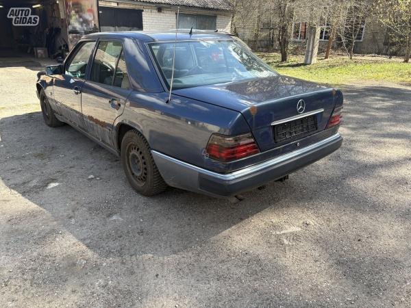 Mercedes-Benz E 300 1993 in Druskininkai, with an engine capacity of 3.00 L and mileage of 270 thousand km for 2700 €, photo 5 on AUTOMOTO.COM.LV