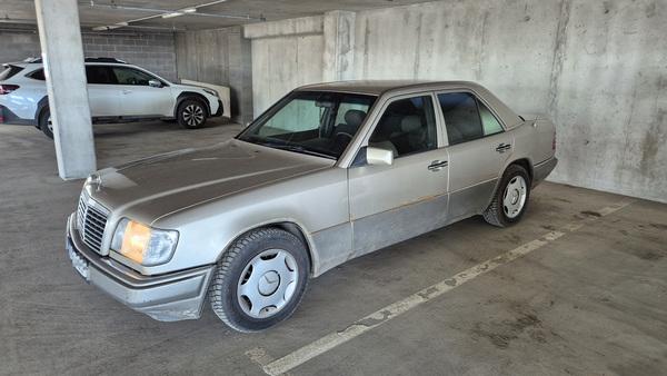 Mercedes-Benz E 300 1994 Tallina vietnÄ Mercedes-Benz E 300 1994 Tallina, ar dzinÄja tilpumu 3.00 L un nobraukumu 522 tÅ«kst. km par 2000 ā¬, foto 5 vietnÄ AUTOMOTO.COM.LV