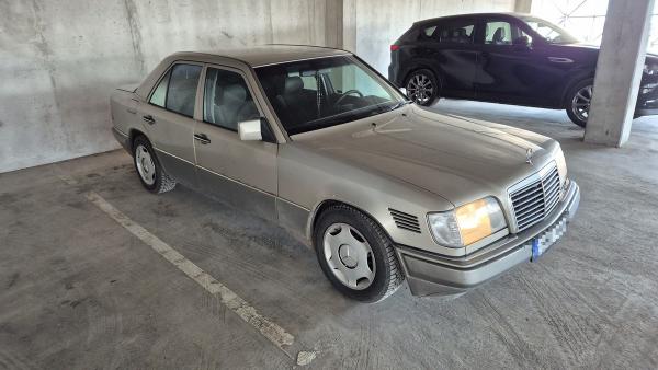 Mercedes-Benz E 300 1994 Tallina vietnÄ Mercedes-Benz E 300 1994 Tallina, ar dzinÄja tilpumu 3.00 L un nobraukumu 522 tÅ«kst. km par 2000 ā¬, foto 9 vietnÄ AUTOMOTO.COM.LV