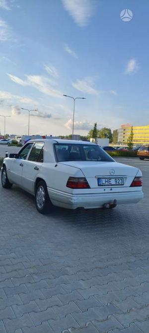Mercedes-Benz E 300 1995 in Vilnius, with an engine capacity of 3.00 L and mileage of 279 thousand km for 4999 €, photo 16 on AUTOMOTO.COM.LV