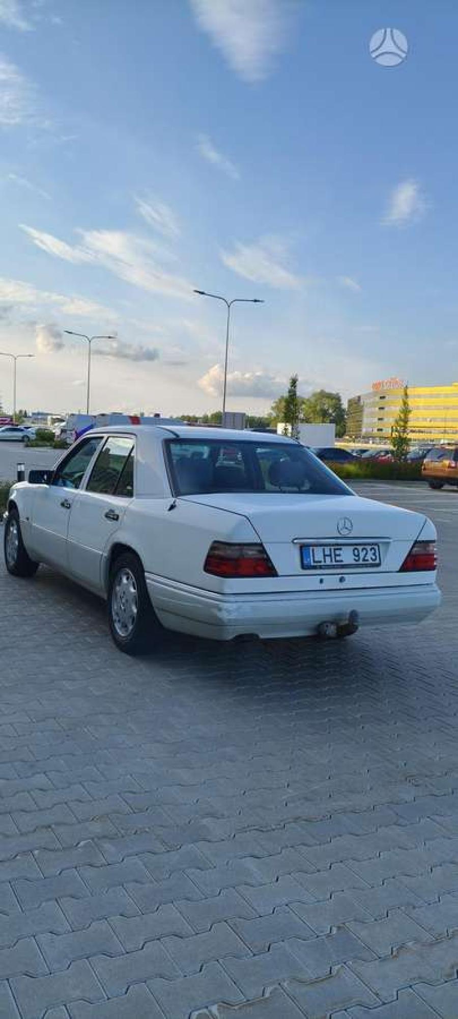 Mercedes-Benz E 300 1995 in Vilnius, with an engine capacity of 3.00 L and mileage of 279 thousand km for 4999 €, photo 16 on AUTOMOTO.COM.LV