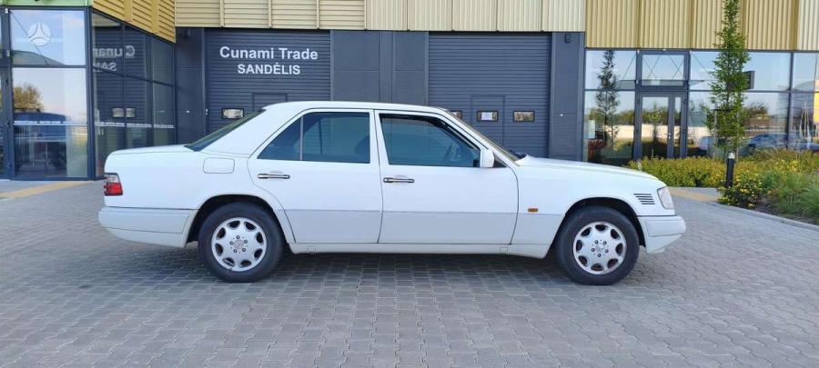 Mercedes-Benz E 300 1995 in Vilnius, with an engine capacity of 3.00 L and mileage of 279 thousand km for 4999 €, photo 19 on AUTOMOTO.COM.LV