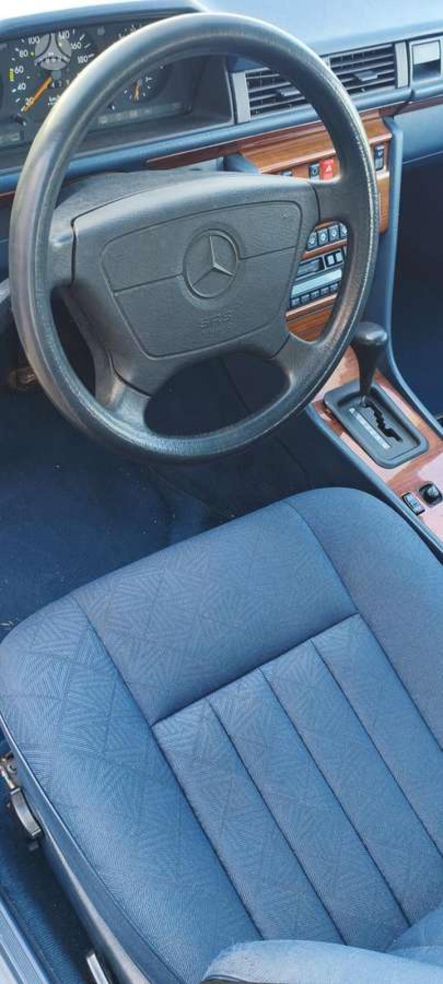 Mercedes-Benz E 300 1995 in Vilnius, with an engine capacity of 3.00 L and mileage of 279 thousand km for 4999 €, photo 24 on AUTOMOTO.COM.LV