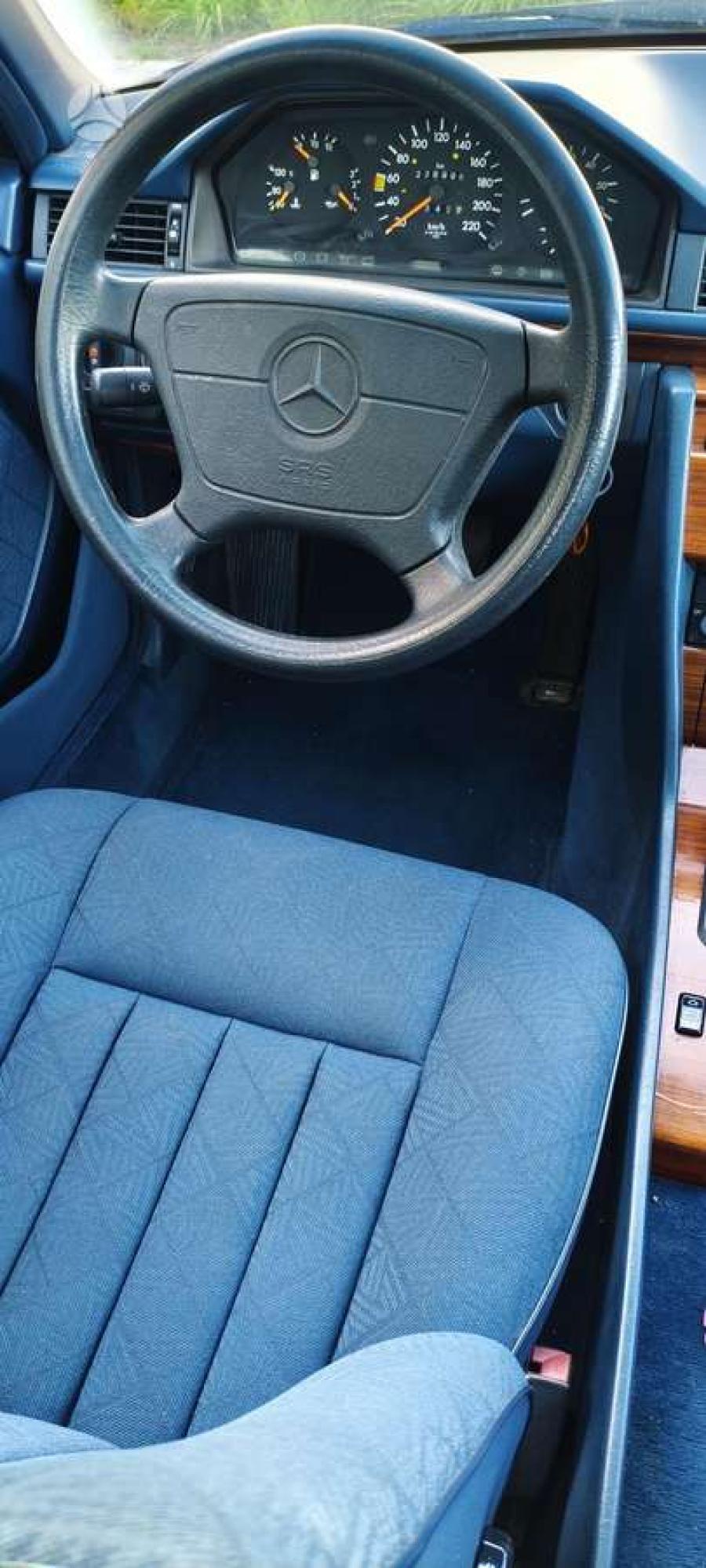 Mercedes-Benz E 300 1995 in Vilnius, with an engine capacity of 3.00 L and mileage of 279 thousand km for 4999 €, photo 25 on AUTOMOTO.COM.LV