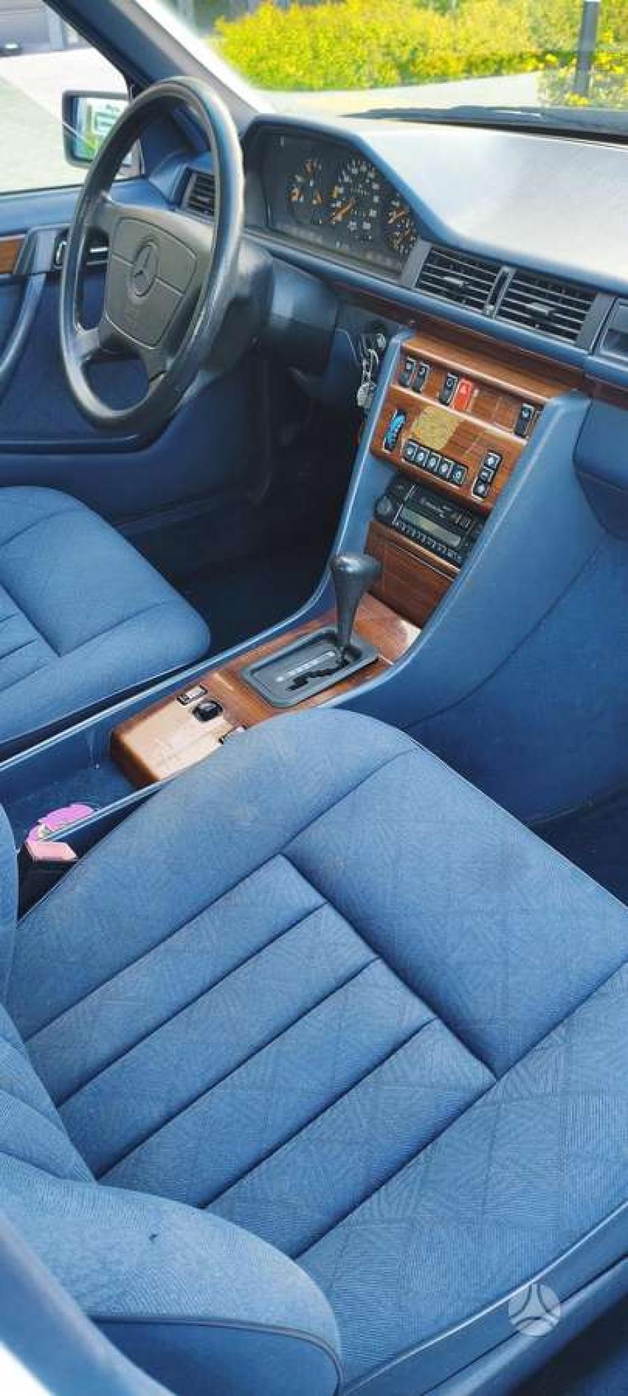 Mercedes-Benz E 300 1995 in Vilnius, with an engine capacity of 3.00 L and mileage of 279 thousand km for 4999 €, photo 26 on AUTOMOTO.COM.LV