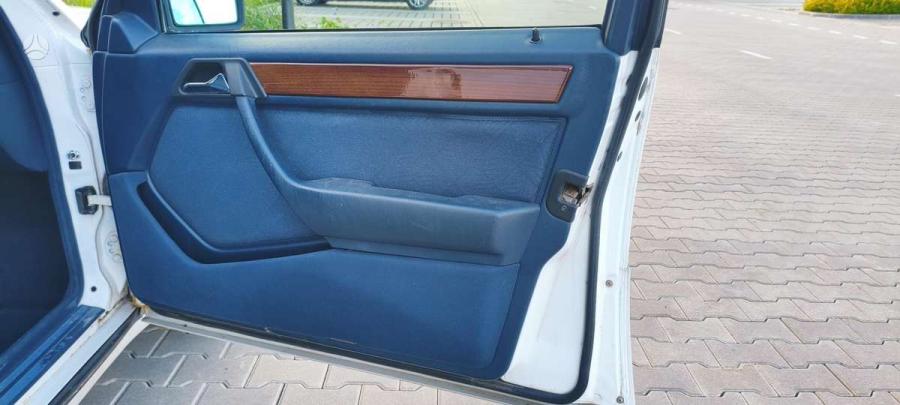 Mercedes-Benz E 300 1995 in Vilnius, with an engine capacity of 3.00 L and mileage of 279 thousand km for 4999 €, photo 28 on AUTOMOTO.COM.LV