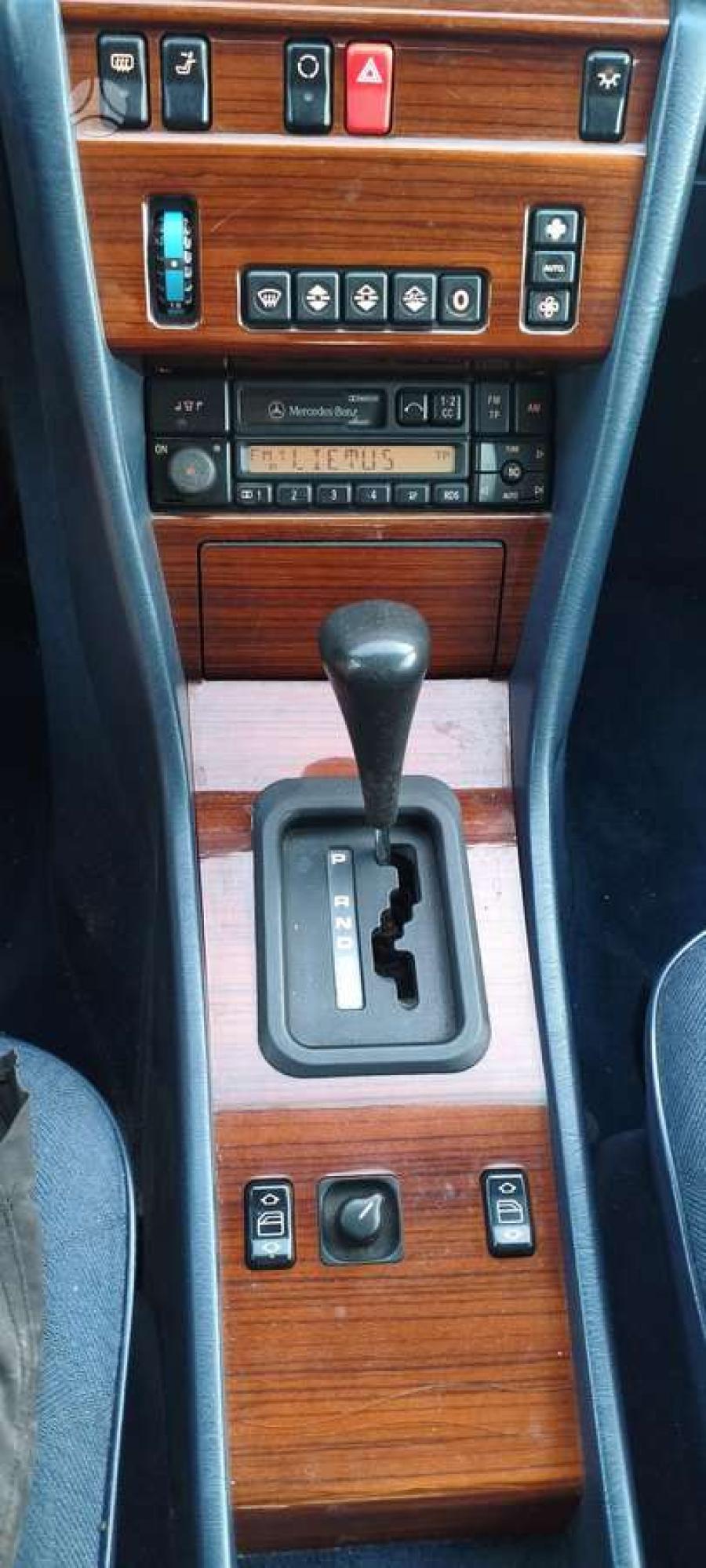 Mercedes-Benz E 300 1995 in Vilnius, with an engine capacity of 3.00 L and mileage of 279 thousand km for 4999 €, photo 35 on AUTOMOTO.COM.LV