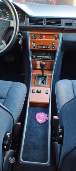 Mercedes-Benz E 300 1995 in Vilnius, with an engine capacity of 3.00 L and mileage of 279 thousand km for 4999 €, photo 36 on AUTOMOTO.COM.LV