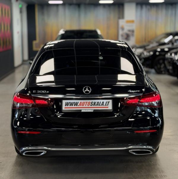 Mercedes-Benz E 300 2021 Klaipėda, ar dzinēja tilpumu 1.99 L un nobraukumu 126 tūkst. km par 35500 €, foto 4 vietnē AUTOMOTO.COM.LV