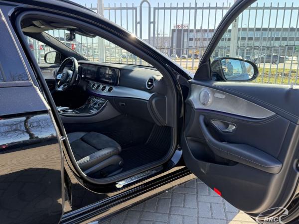 Mercedes-Benz E 300 2019 in Klaipeda, with an engine capacity of 1.95 L and mileage of 169 thousand km for 23900 €, photo 3 on AUTOMOTO.COM.LV
