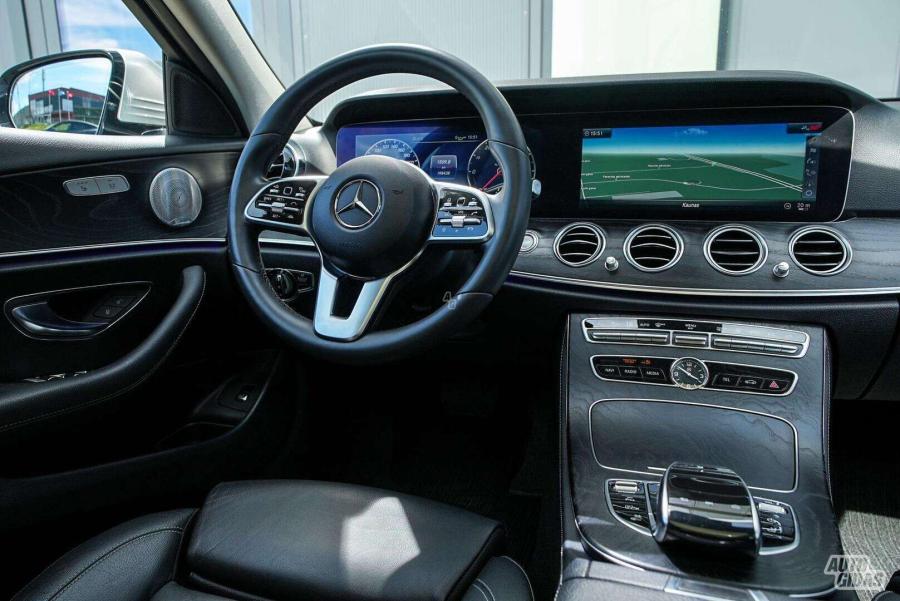 Mercedes-Benz E 300 2019 in Kaunas, with an engine capacity of 2.00 L and mileage of 198 thousand km for 20250 €, photo 18 on AUTOMOTO.COM.LV