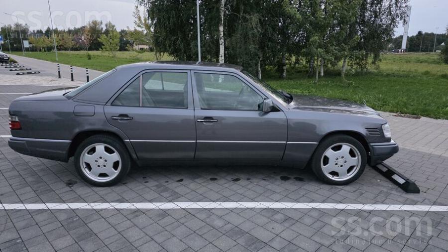 Violets Mercedes-Benz E 300 1994 Rīga, ar dzinēja tilpumu 3.00 L un nobraukumu 227 tūkst. km par 5200 €, foto 5 vietnē AUTOMOTO.COM.LV