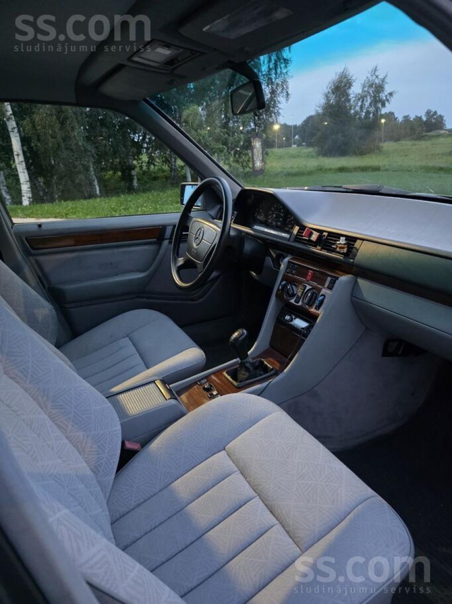 Violets Mercedes-Benz E 300 1994 Rīga, ar dzinēja tilpumu 3.00 L un nobraukumu 227 tūkst. km par 5200 €, foto 6 vietnē AUTOMOTO.COM.LV