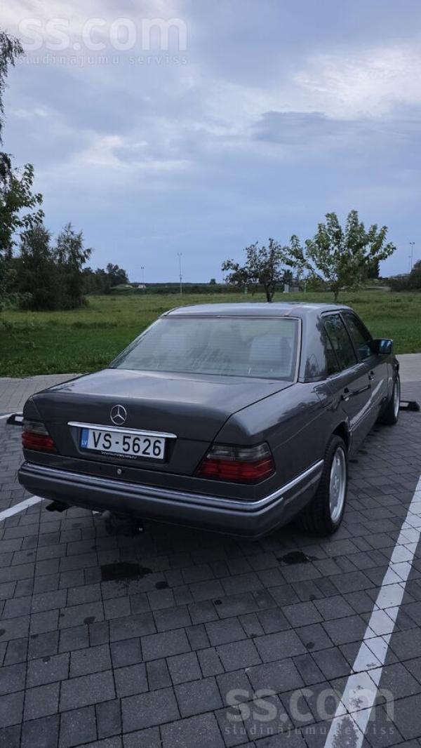 Violets Mercedes-Benz E 300 1994 Rīga, ar dzinēja tilpumu 3.00 L un nobraukumu 227 tūkst. km par 5200 €, foto 4 vietnē AUTOMOTO.COM.LV