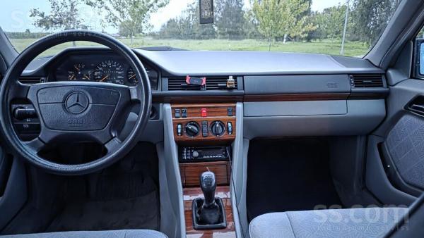 Violets Mercedes-Benz E 300 1994 Rīga, ar dzinēja tilpumu 3.00 L un nobraukumu 227 tūkst. km par 5200 €, foto 7 vietnē AUTOMOTO.COM.LV