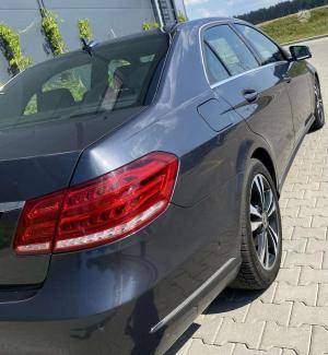 Violet Mercedes-Benz E 300 2013 in Vilnius, with an engine capacity of 0.00 L and mileage of 400 thousand km for 7999 €, photo 7 on AUTOMOTO.COM.LV