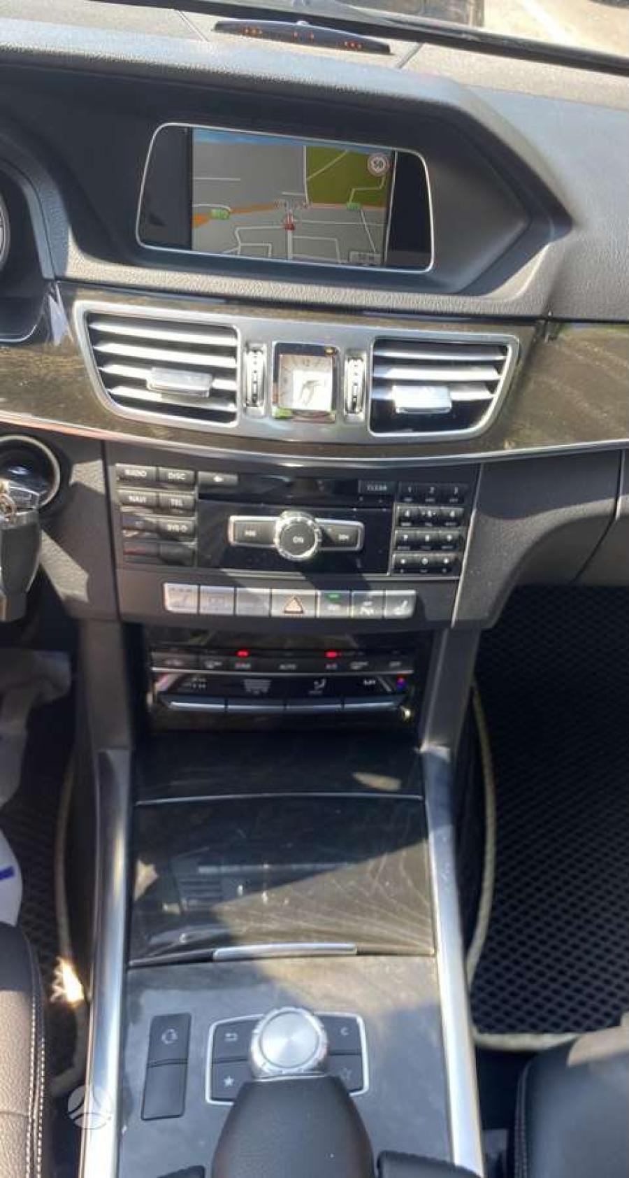 Violet Mercedes-Benz E 300 2013 in Vilnius, with an engine capacity of 0.00 L and mileage of 400 thousand km for 7999 €, photo 20 on AUTOMOTO.COM.LV